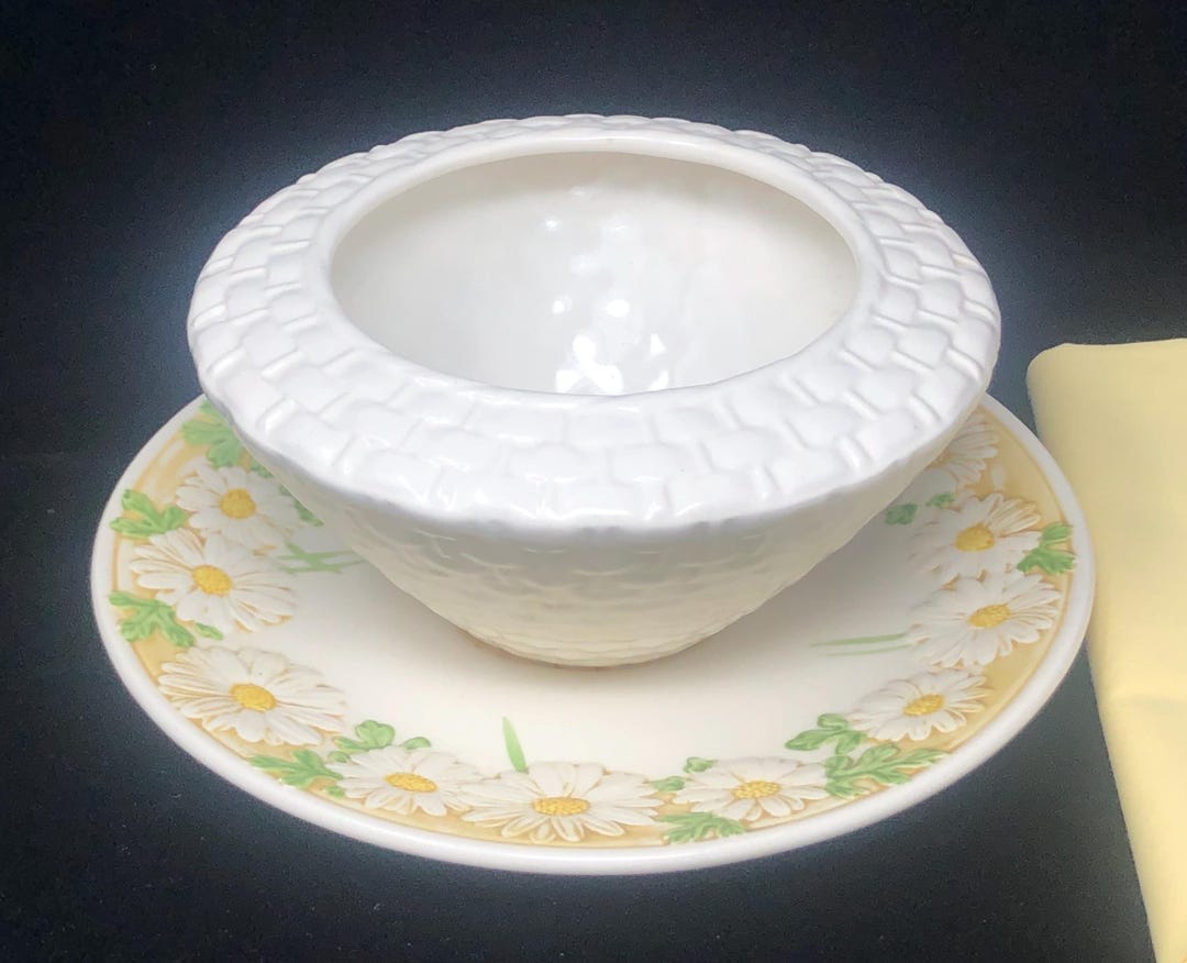 Daisy GRAVY BOAT Sculptured Daisy Flower Power Dinnerware 1960s 1970s ...