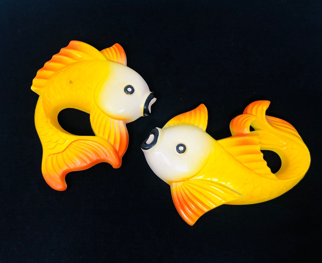 Chalkware Fish Set of 2 1970s Yellow Multi Color Bathroom Fish Miller ...