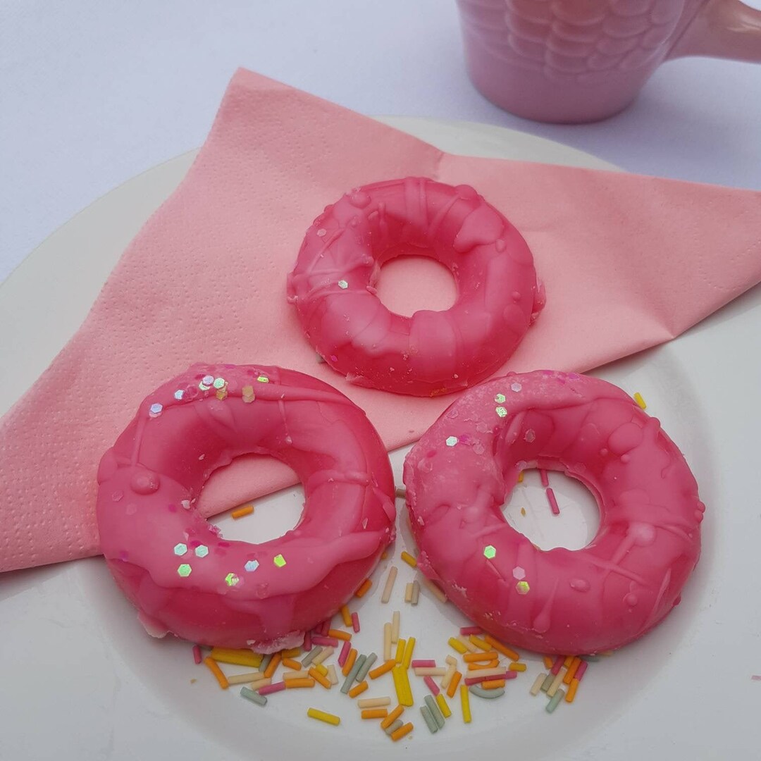 Strawberry Eton Mess Donut / Limited Edition Scented Wax Melt - Etsy España