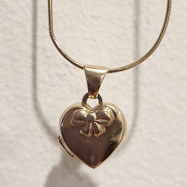 Tiny Vintage Locket - Etsy