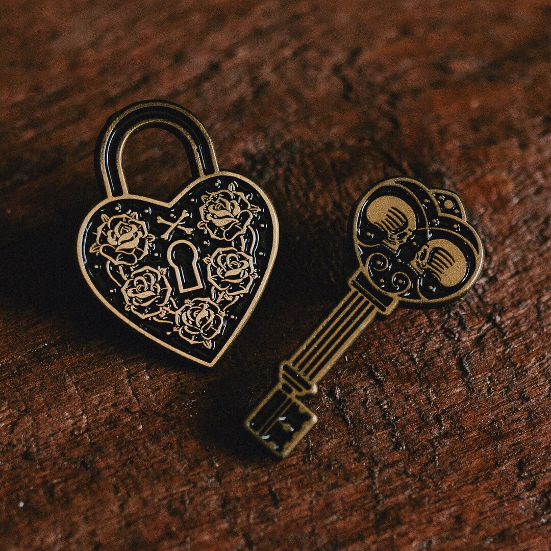 Love Lock & Skeleton Key Pin Badge - Etsy