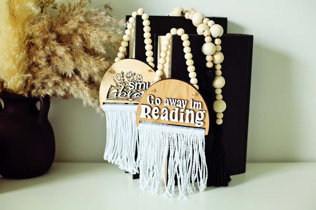 Hanging Doorknob Book Sign, Bookshelf Decor, Booktok Sign, Booktok ...