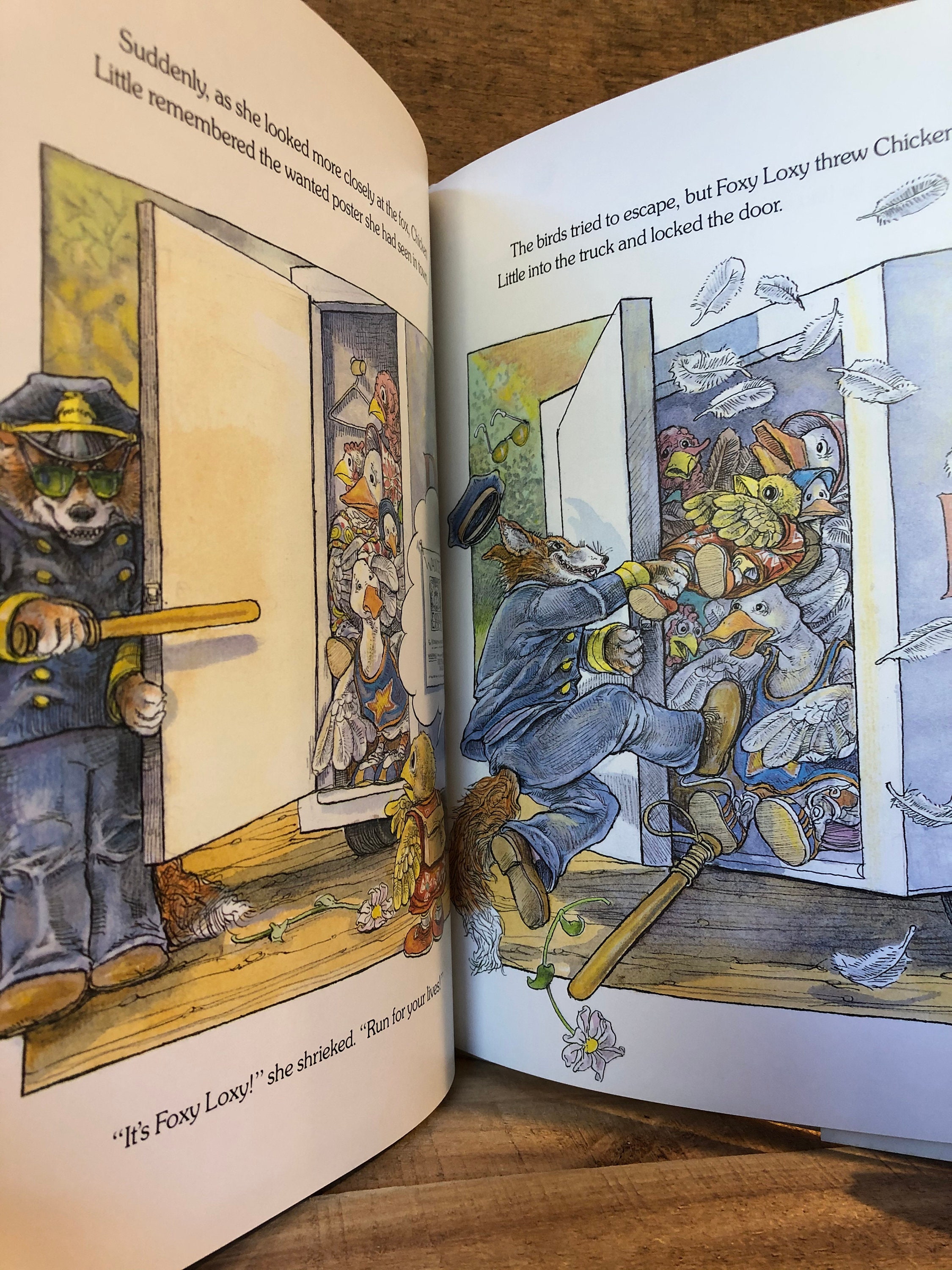 Chicken Little Retold and Illustrated by Steven Kellogg: With Dust ...