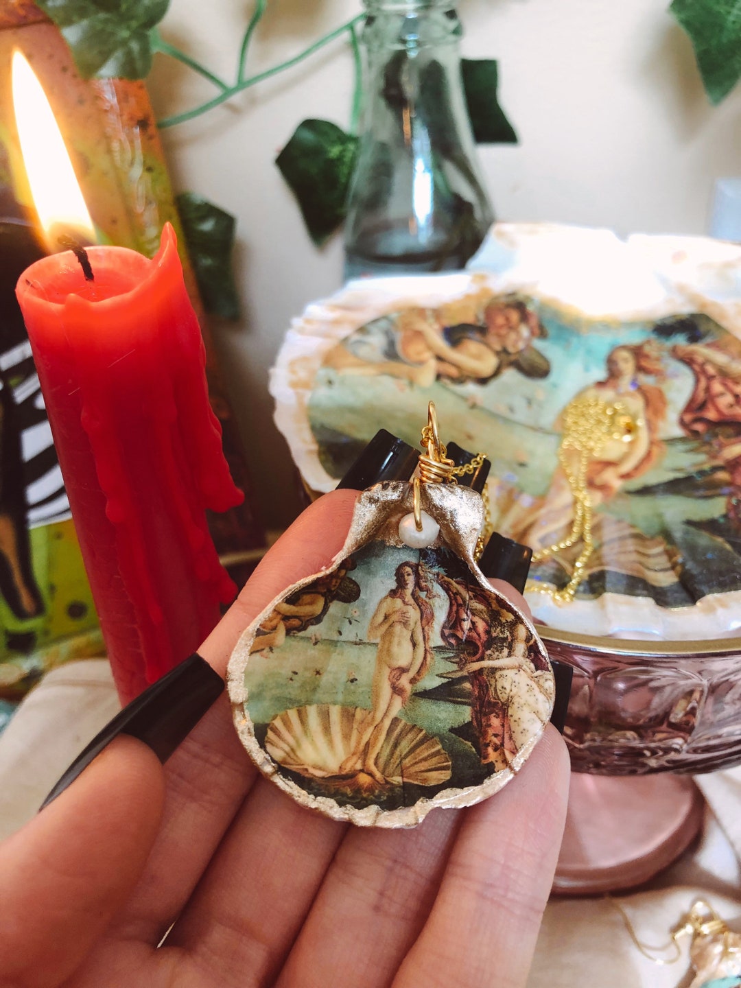 The Birth of Venus Scallop Shell Necklace - Etsy