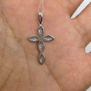 Diamond Cross 18K White Gold, Diamond Cross Pendant, Round Brilliant ...