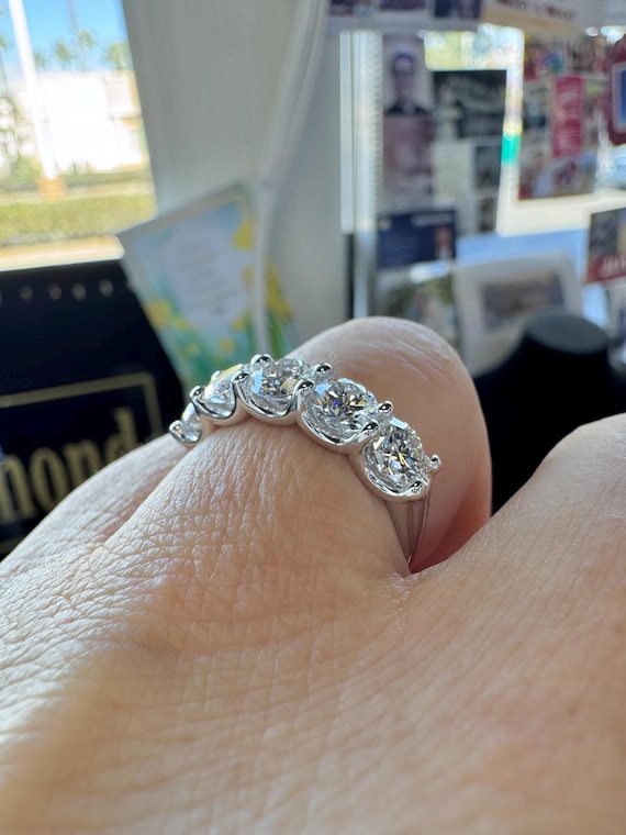 5 year anniversary diamond rings store
