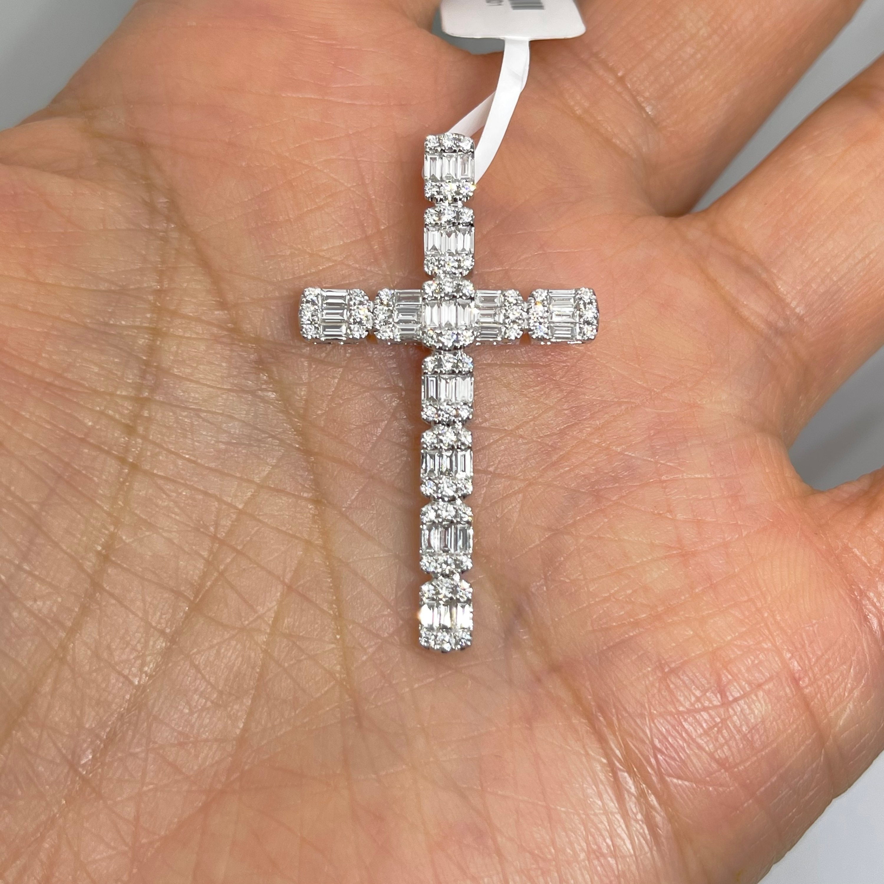18K White Gold Baguette Diamond Cross Pendant, 1.08 Carat Natural ...
