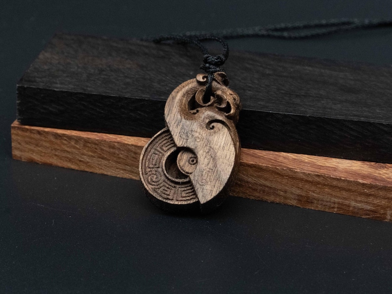 Pendentif Phoenix, pendentif en bois, collier phénix, sculpture sur ...