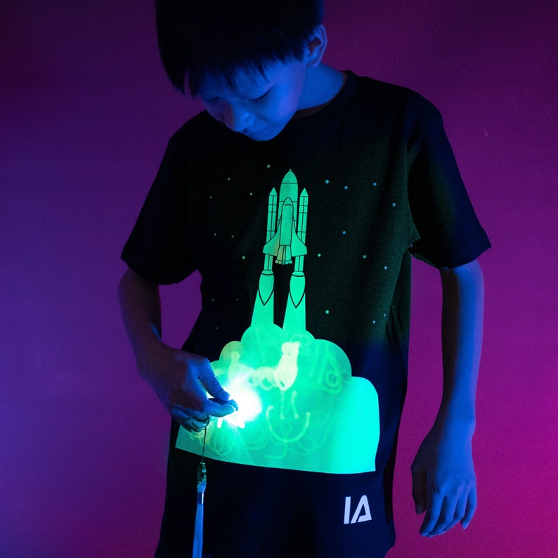 Illuminated Apparel Childrens Interactive Glow T-shirt - Rocket Blast ...