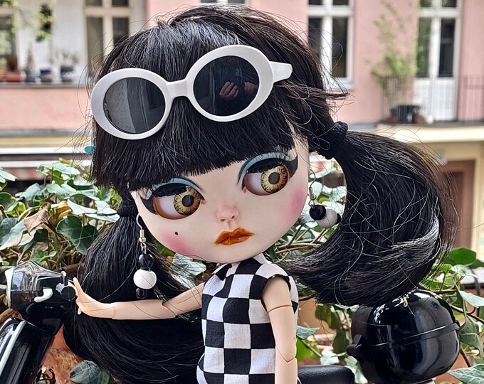 OOAK Blythe Custom Doll "julie", Mod Girl, 60s Style Beat Doll, Two ...
