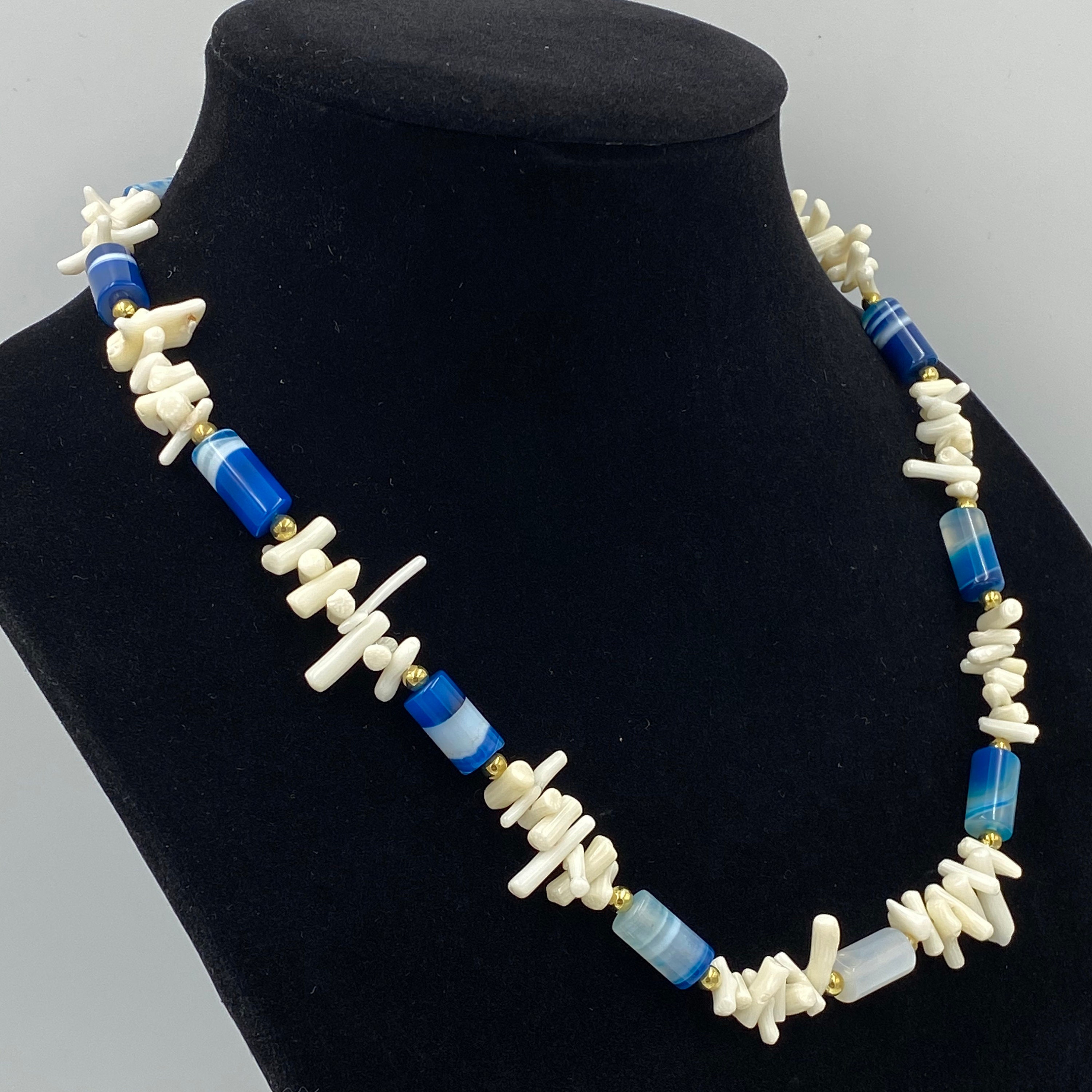 Collar de coral blanco y ágata azul collar de coral blanco | Etsy Collar de coral blanco y ágata azul collar de coral blanco | Etsy