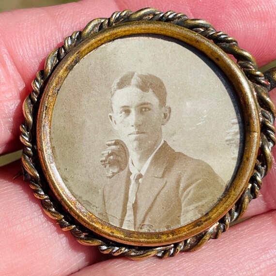 Antique photo brooch early 1900s C clasp pin Victoria… - Gem
