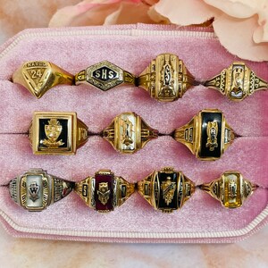 Vintage Ladies 1969 Class Ring 10k Gold RH Initials Art Deco Style Signet Ring Ladies Size 5.5 ...