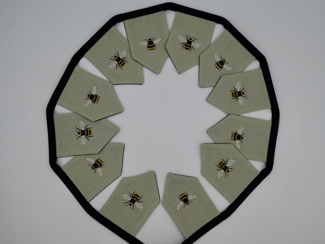 Bee Mini Bunting, Bees Fabric Wall Hanging Decoration - Etsy