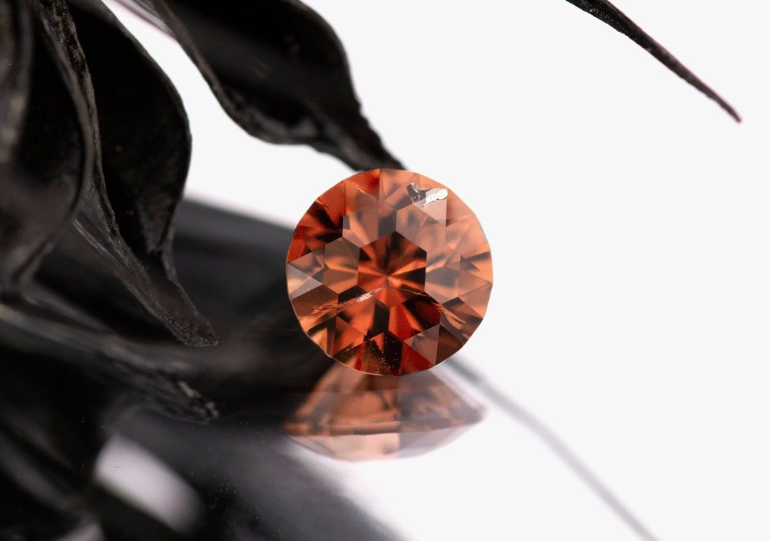 Colour Shift Dark Malaya Garnet, 1.13 Ct, for Jewelry, January ...
