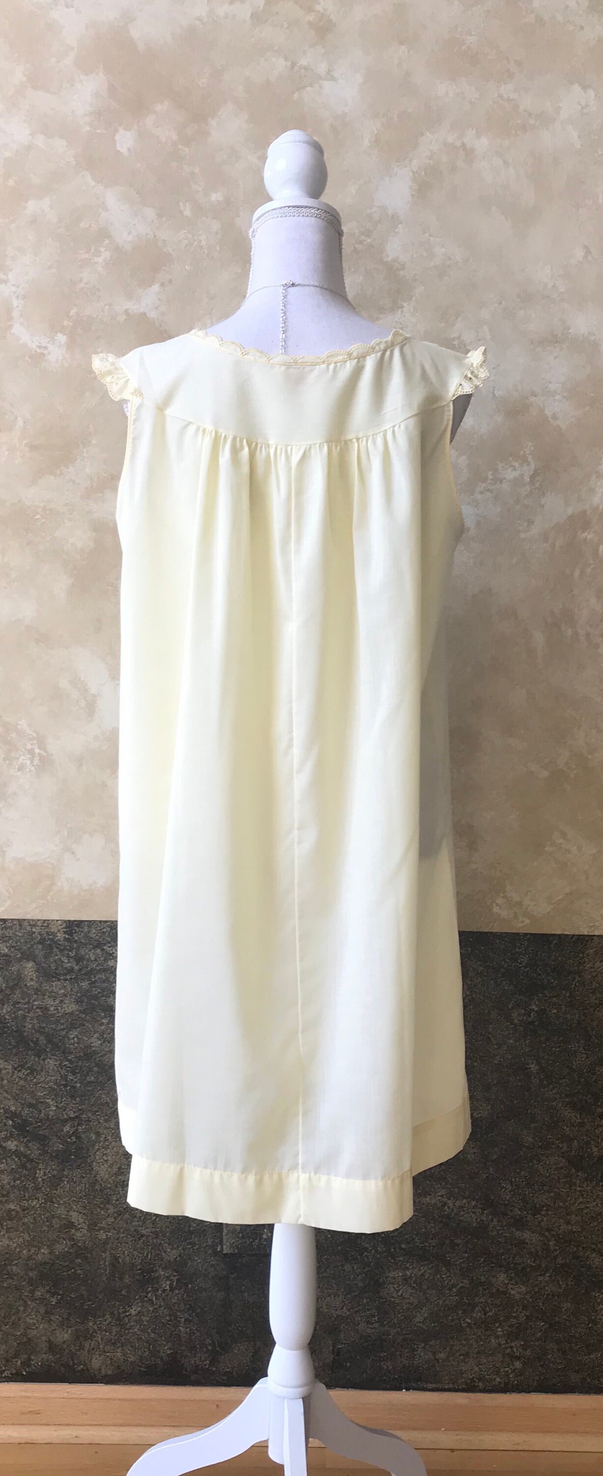 Pretty Vintage 1970s Short Yellow Night Gown / Nightgown With - Etsy