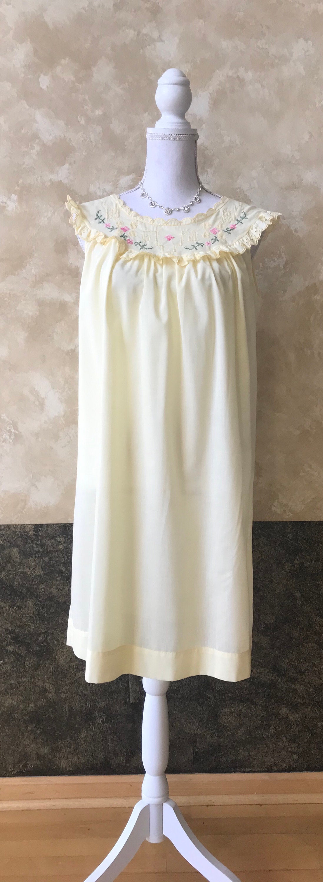 Pretty Vintage 1970s Short Yellow Night Gown / Nightgown With - Etsy