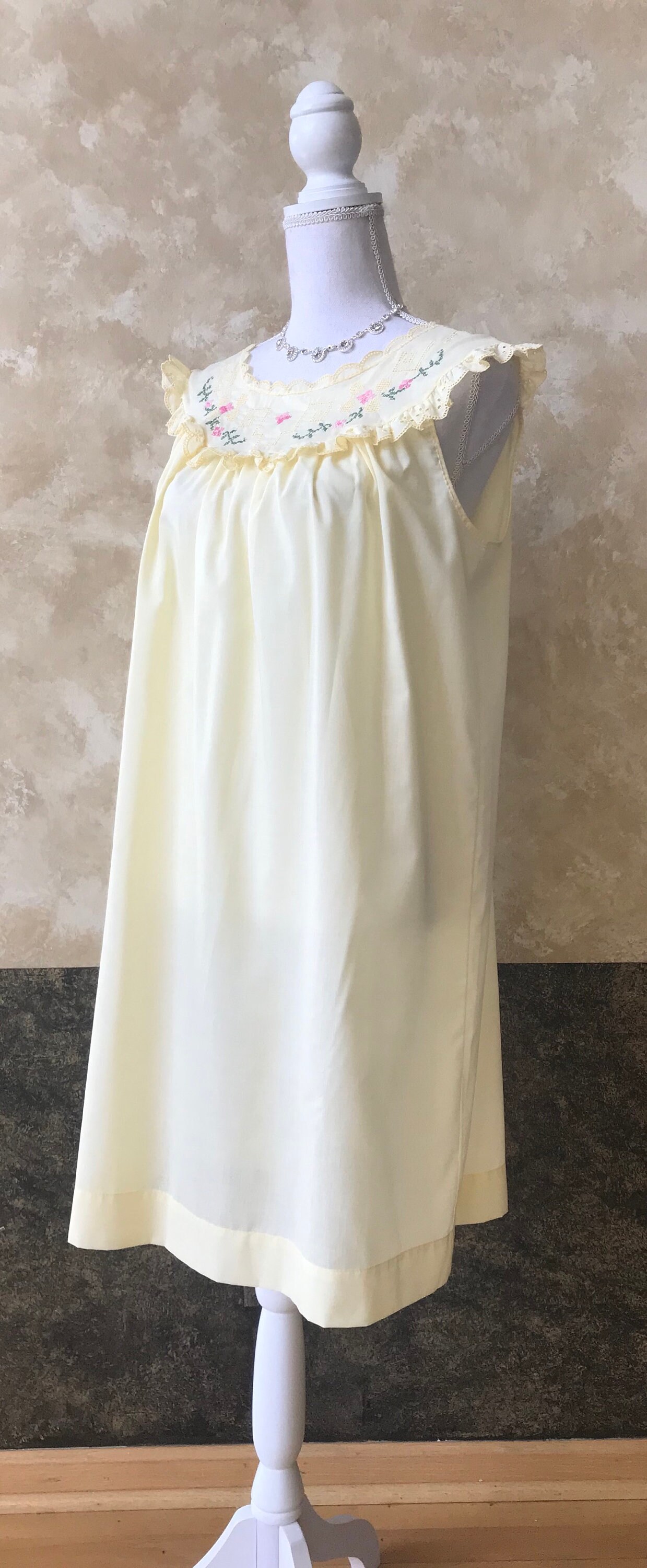 Pretty Vintage 1970s Short Yellow Night Gown / Nightgown With - Etsy