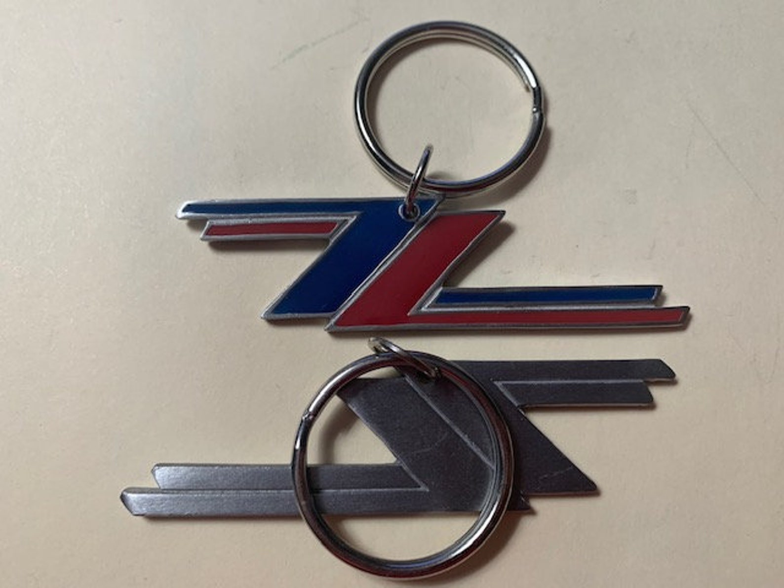 SET of 2 ZZ TOP Red and Black and A Plain Silver Key Chain | Etsy