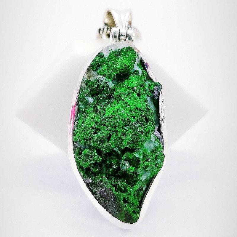 Uvarovite Garnet - Etsy