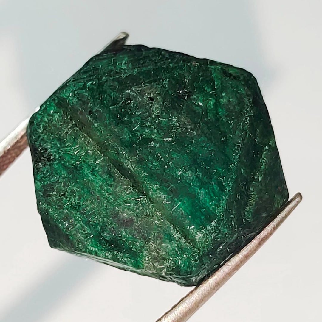 Natural Green Sapphire Corundum Rough Loose Gemstone Corundum Sapphire ...