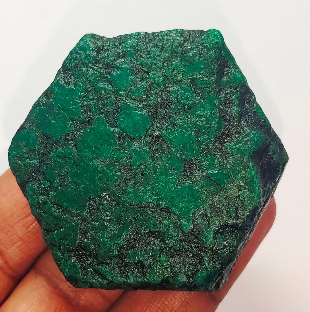Natural Green Sapphire Corundum Rough Loose Gemstone Corundum Sapphire ...