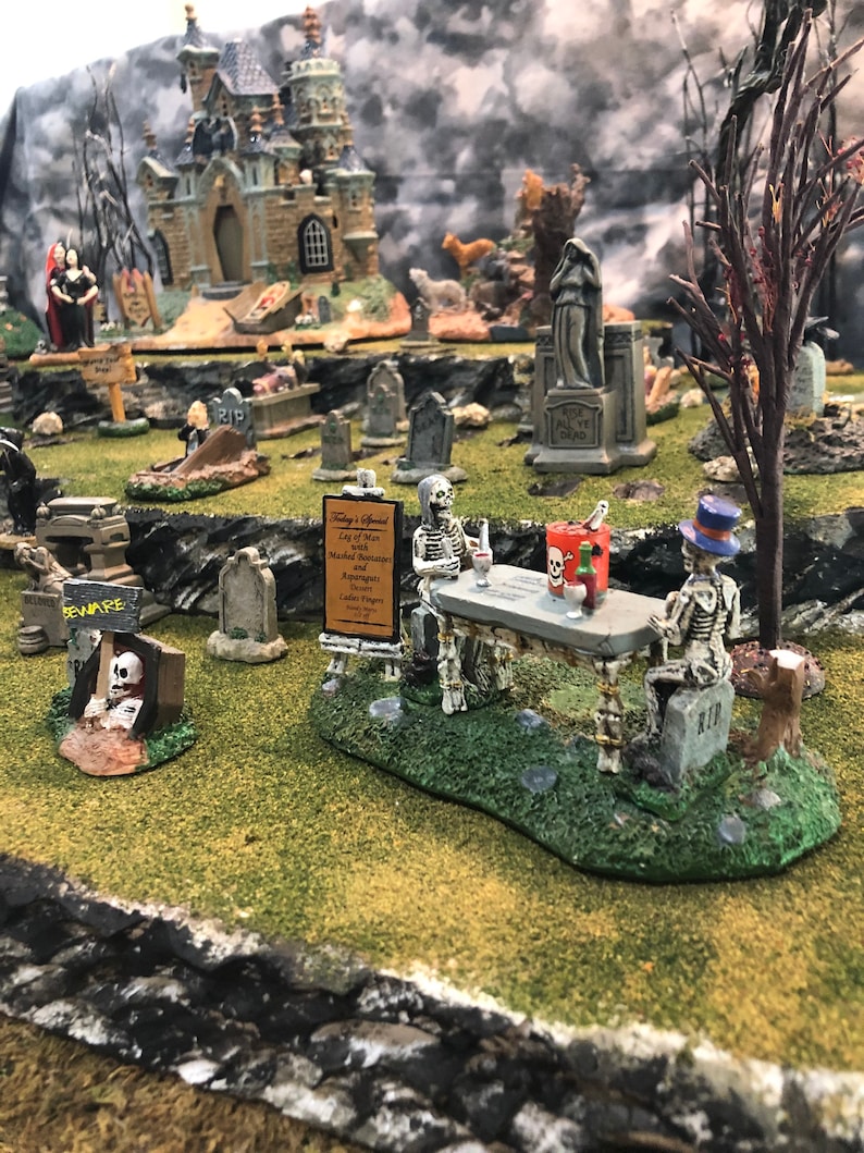 Halloween Village Display Platform Large Cemetery/ Graveyard Great for ...