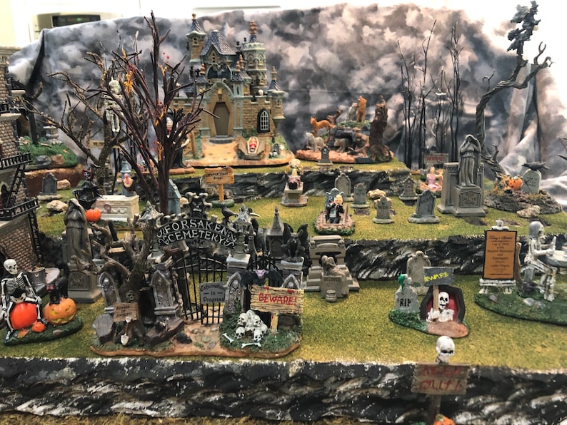 Halloween Village Display Platform Large Cemetery/ Graveyard Great for ...