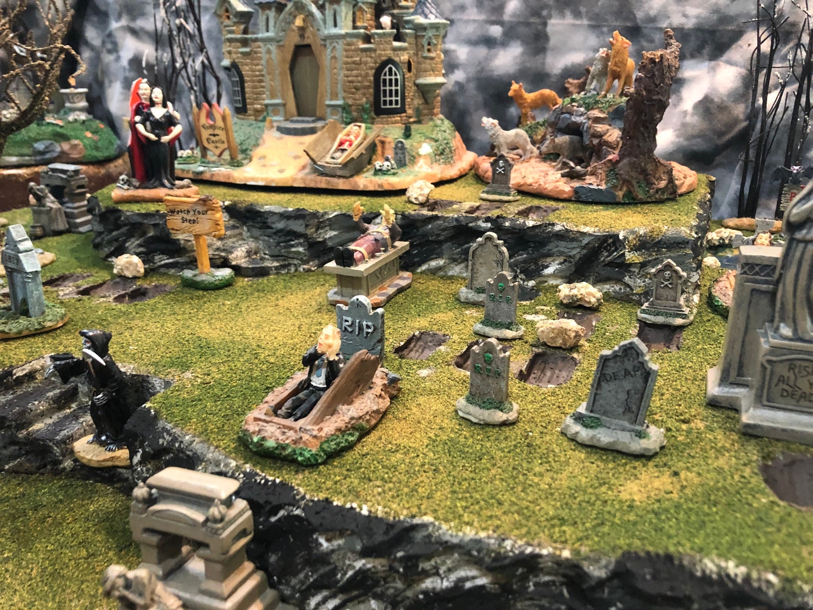 Halloween Village Display Platform Large Cemetery/ Graveyard Great for ...