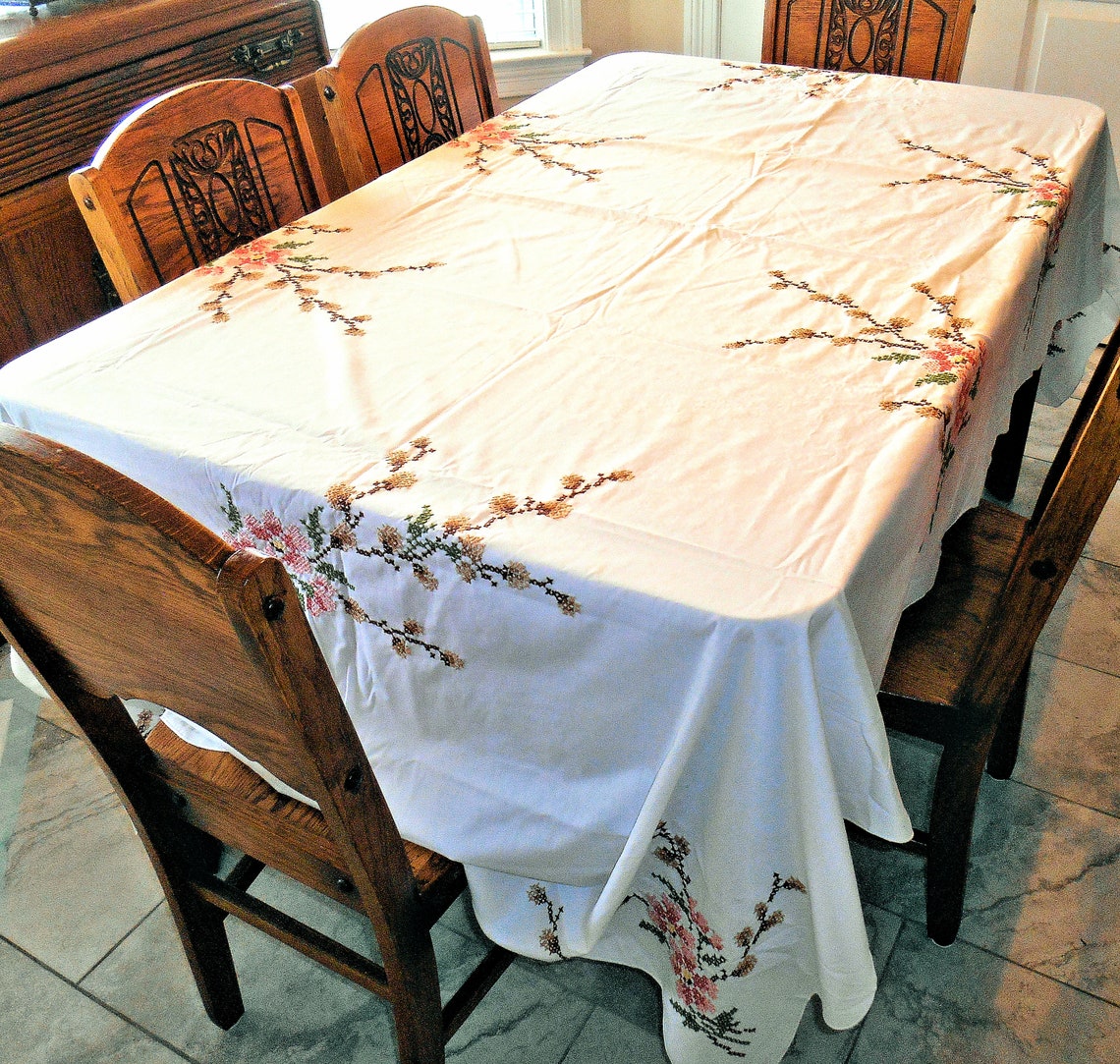 Nice White Scalloped Vintage Tablecloth , an Abundance of Neat, Tiny ...