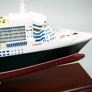 Cunard Ocean Liner Queen Mary 2 (QE2) Ship Model Hand Carved Mahogany ...