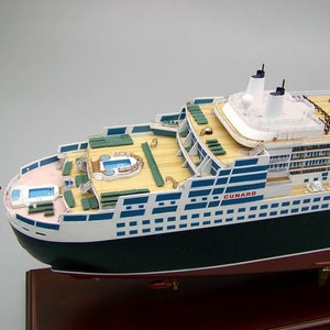 Cunard Ocean Liner Queen Mary 2 (QE2) Ship Model Hand Carved Mahogany ...