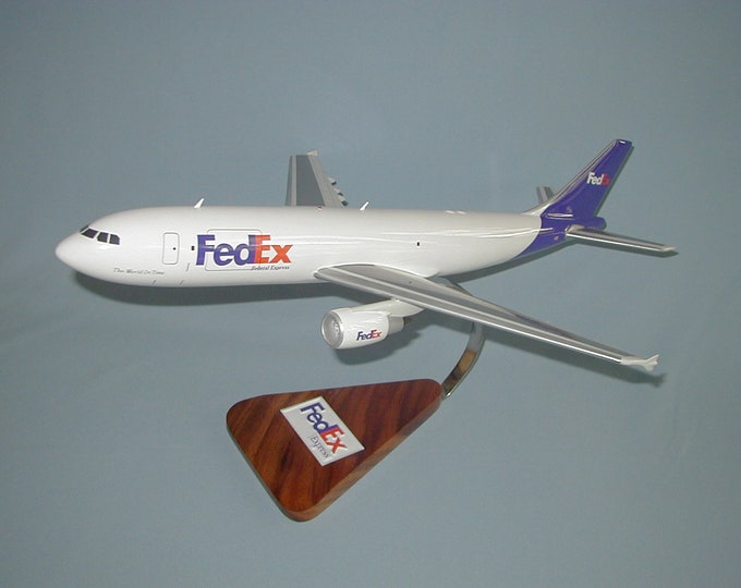 Custom Weathered HO Scale Box Truck 018 (fedex) - Etsy