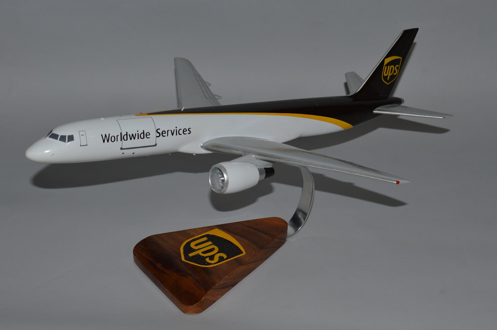 Boeing 757-200F UPS United Parcel Service Cargo Aircraft Hand Carved ...