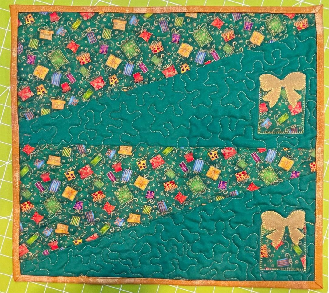 PATTERN - Wedge Placemats, Set/4. Use the Accuquilt Tree Skirt Wedge ...