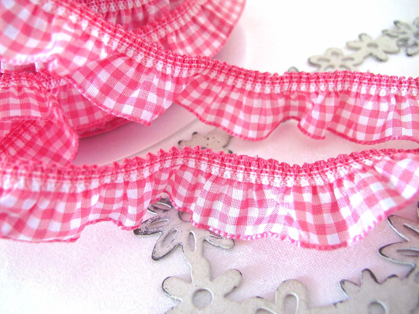 Lace & Trim 25 mm 1 m Ruffled Ribbon Elastic Vichy Pink Scrapbooking ...