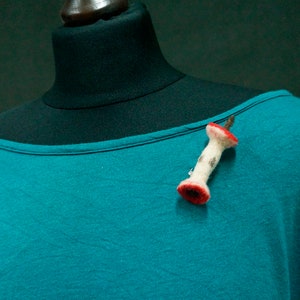 Apple Core Felt Brooch / Wool Ornament / Gift / Backpack Pin / Novel ...