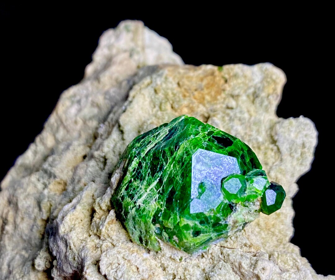 146 Gram Unique Collection Piece! Rare Natural Green Demantoid GARNET ...