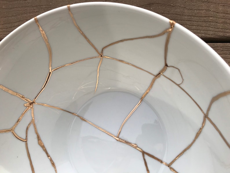 Large Kintsugi Bowl With 30 Plus Breaks - Etsy
