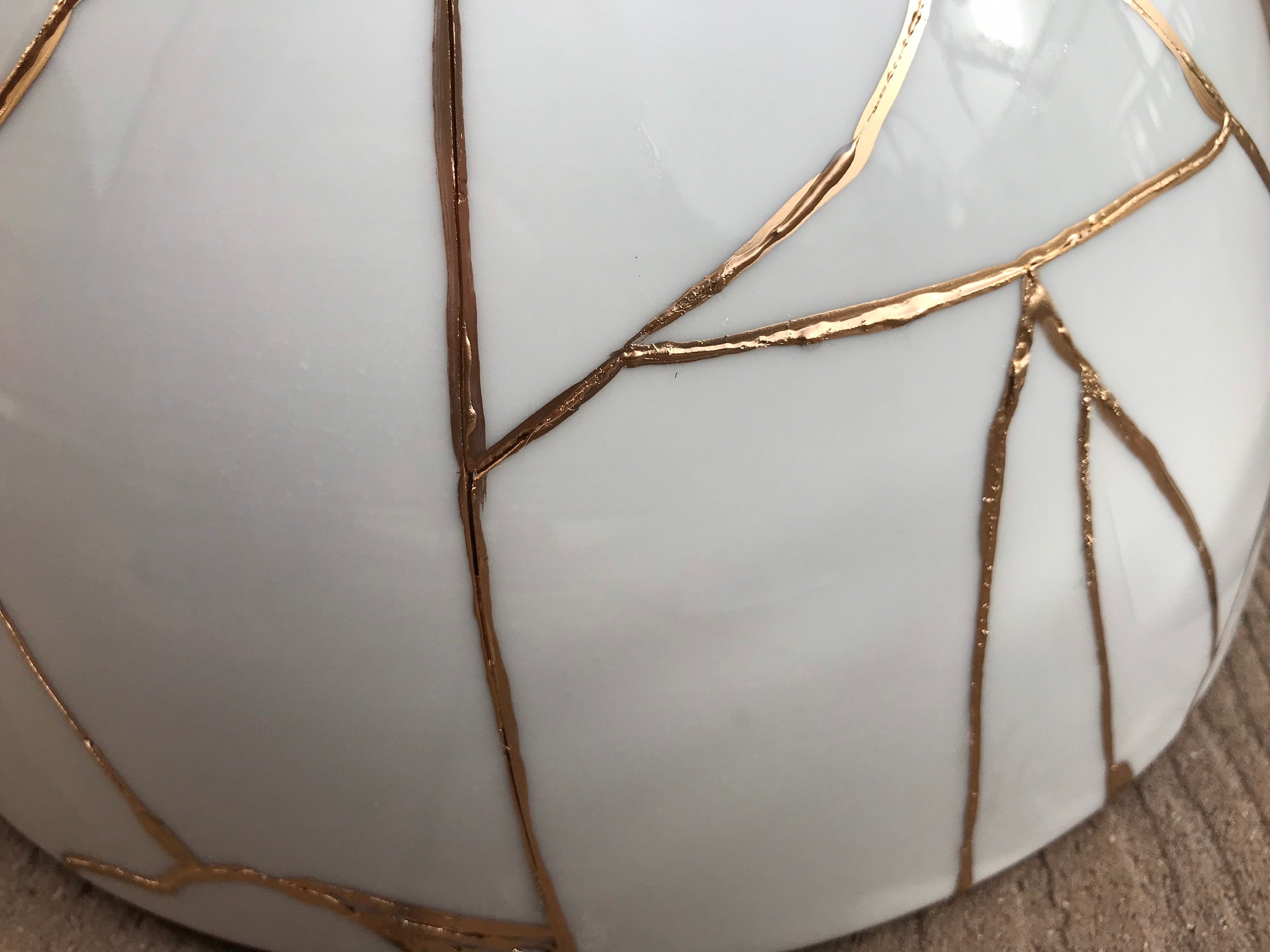 Large Kintsugi Bowl With 30 Plus Breaks - Etsy