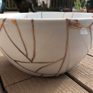 Large Kintsugi Bowl With 30 Plus Breaks - Etsy