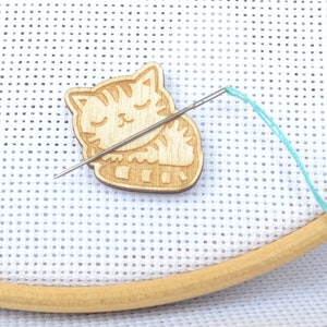 Cat Needle Minder, Cute Kitty Wooden Magnetic Needle Keeper for Cross ...