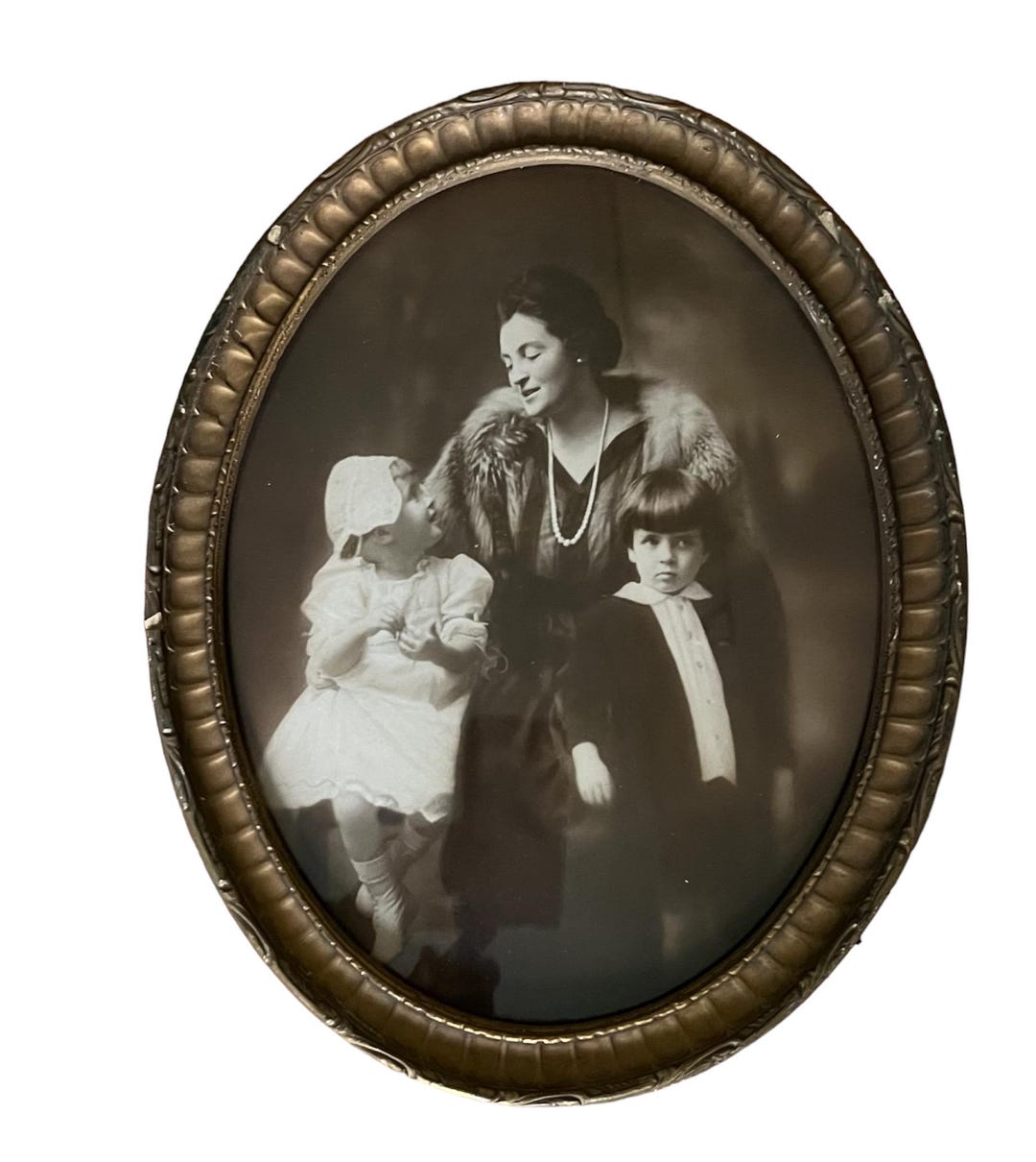Antique Portrait Gold Oval Wood Picture Frame Family Children Photo 12 ...