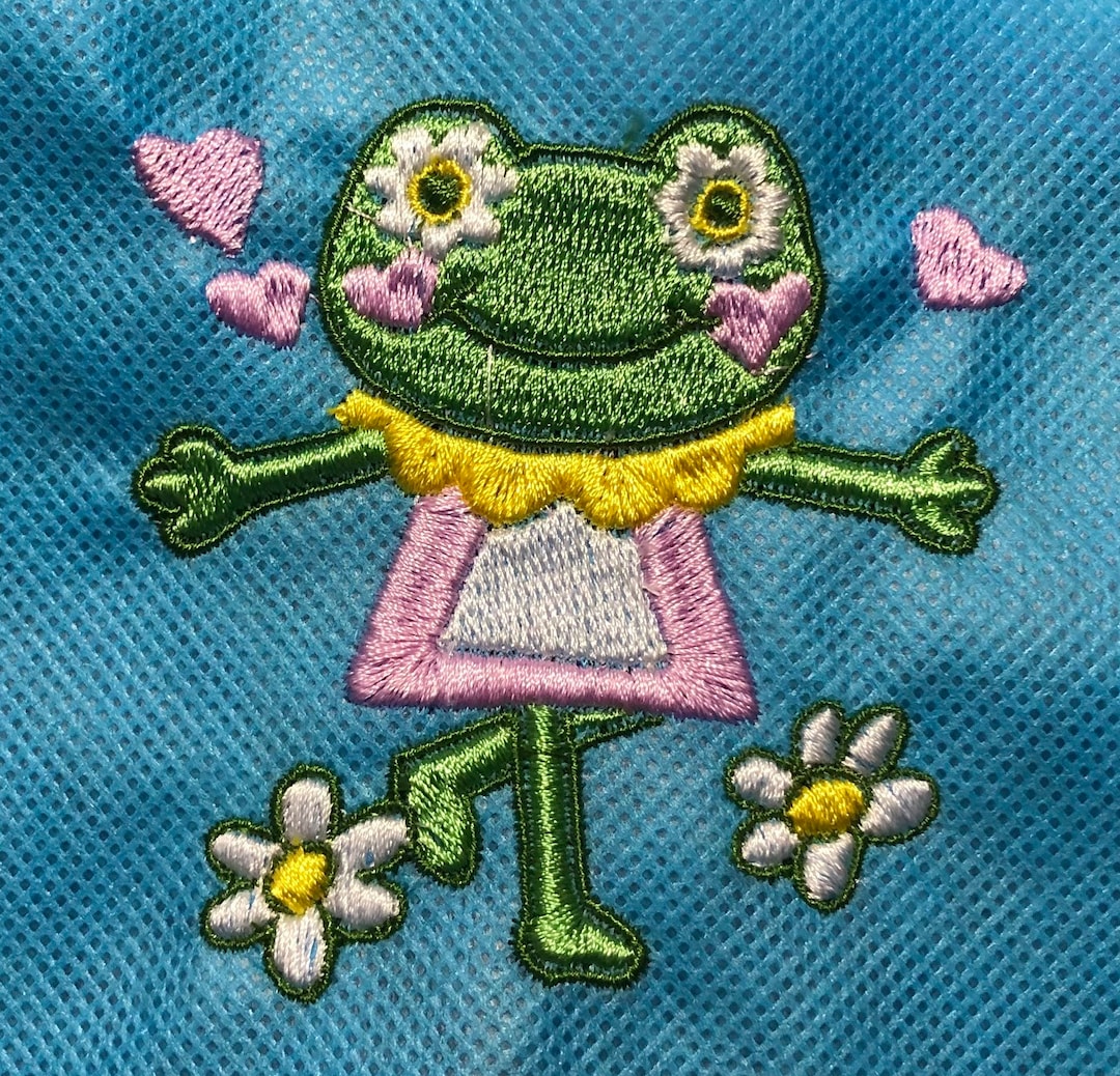 Cute Little Daisy Eyed Frog Dancing in the Daisies Adorable! Embroidery ...