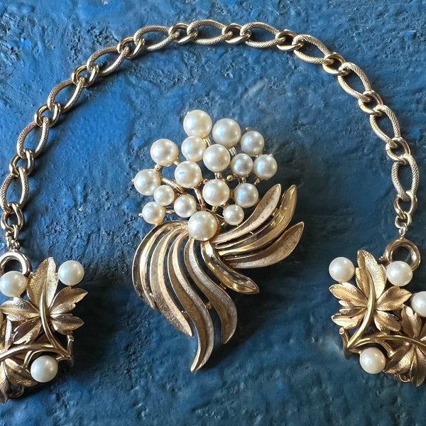 Trifari Bracelet and Earrings - Etsy
