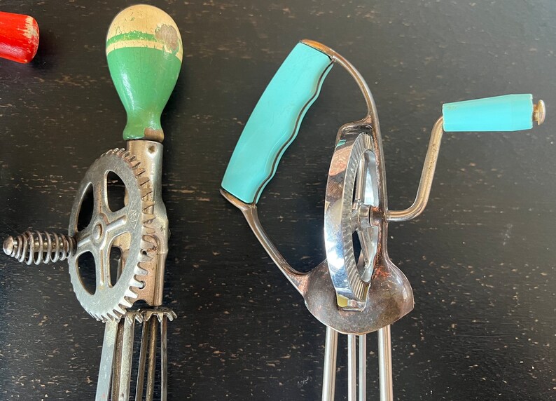 3 Vintage Egg Beaters Red, Green, Turquoise Early Midcentury Manual ...