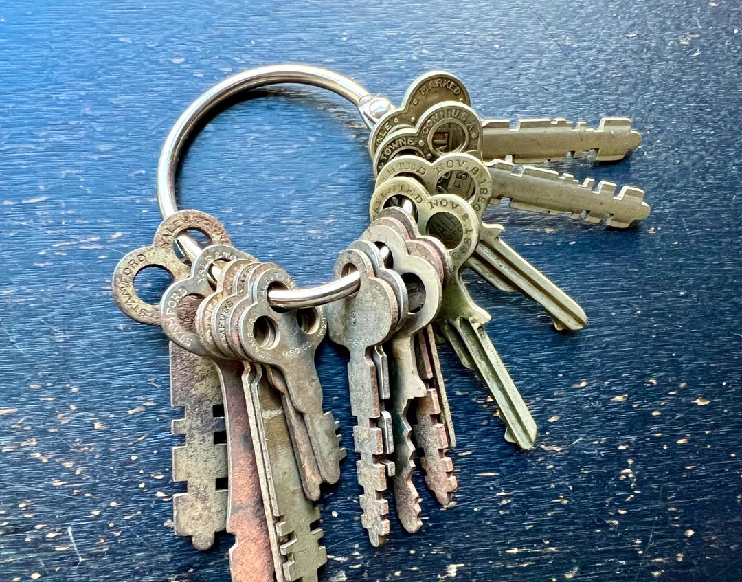 15 Antique Yale & Towne Keys — Cloverleaf Bow, Patent Marked — Stamford ...