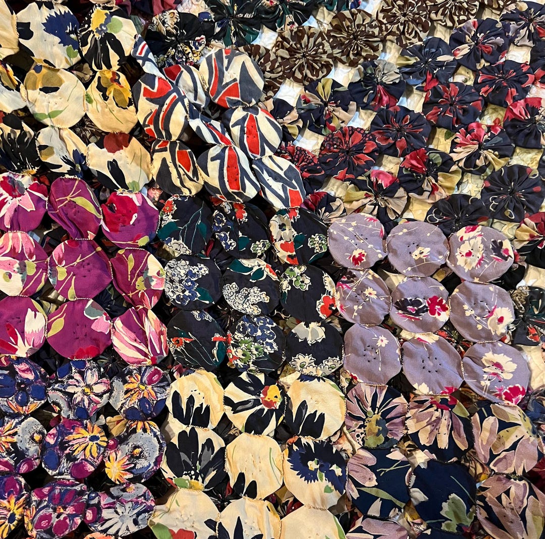 1930s Silk Yo-yo Quilt Fabric Rosettes Gathered Rounds Printed Fabric ...