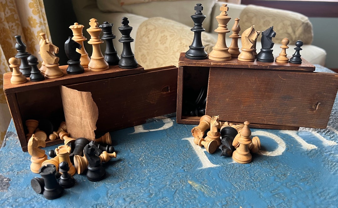 2 Sets 1920s CAVALIERS VISSES Chess Pieces Screwed Knights Staunton ...