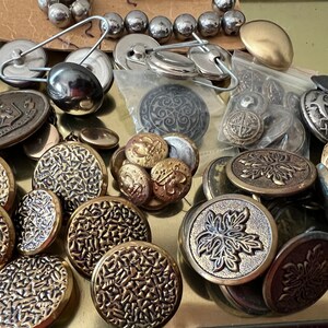 Estate Lot of Vintage Metal Buttons 2 Lbs Many Sets Vtg to Modern ...